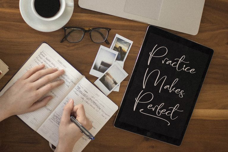 Shyla Villoyd Free Font